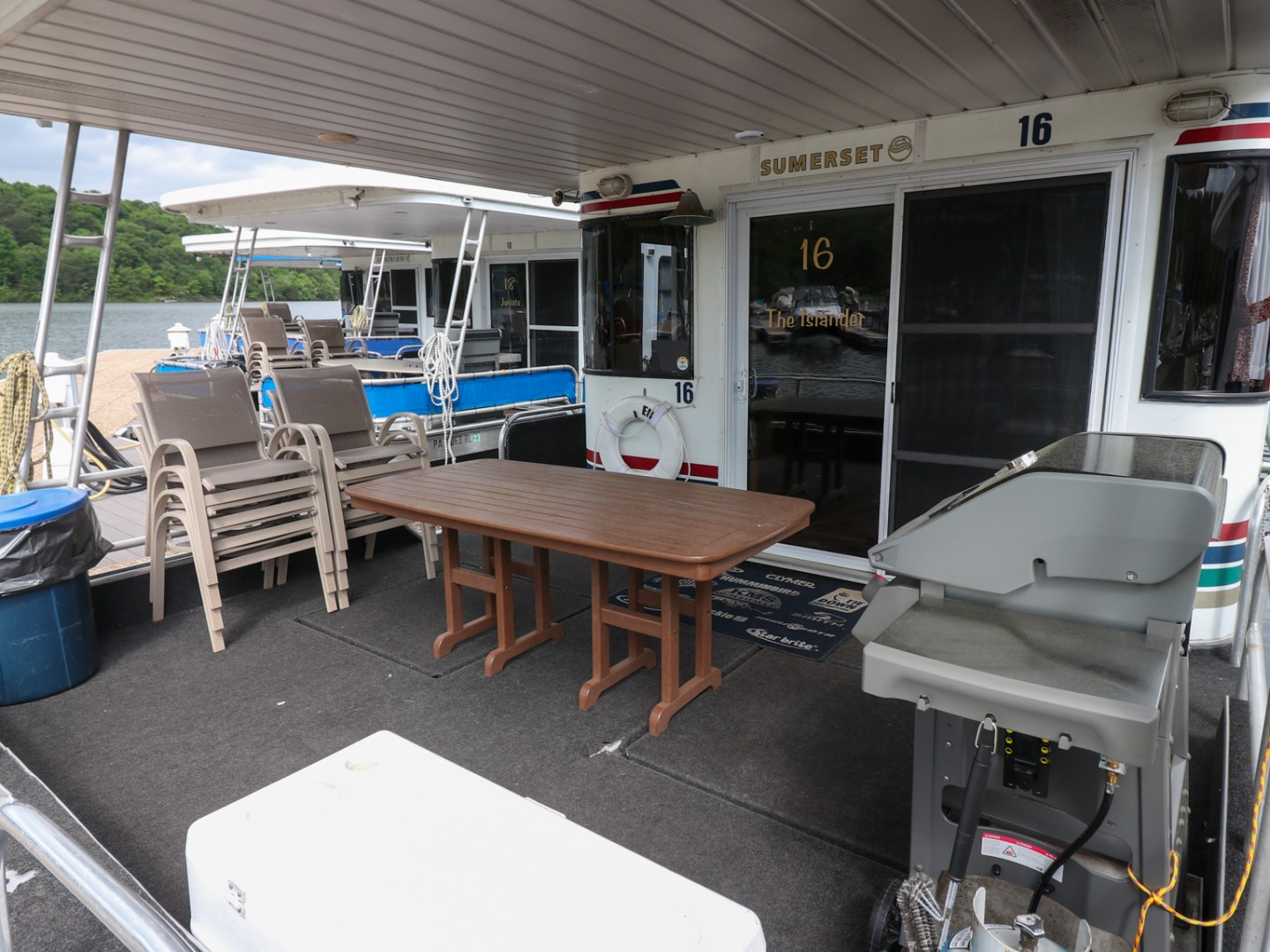 Islander Houseboat Rental | Seven Points Marina