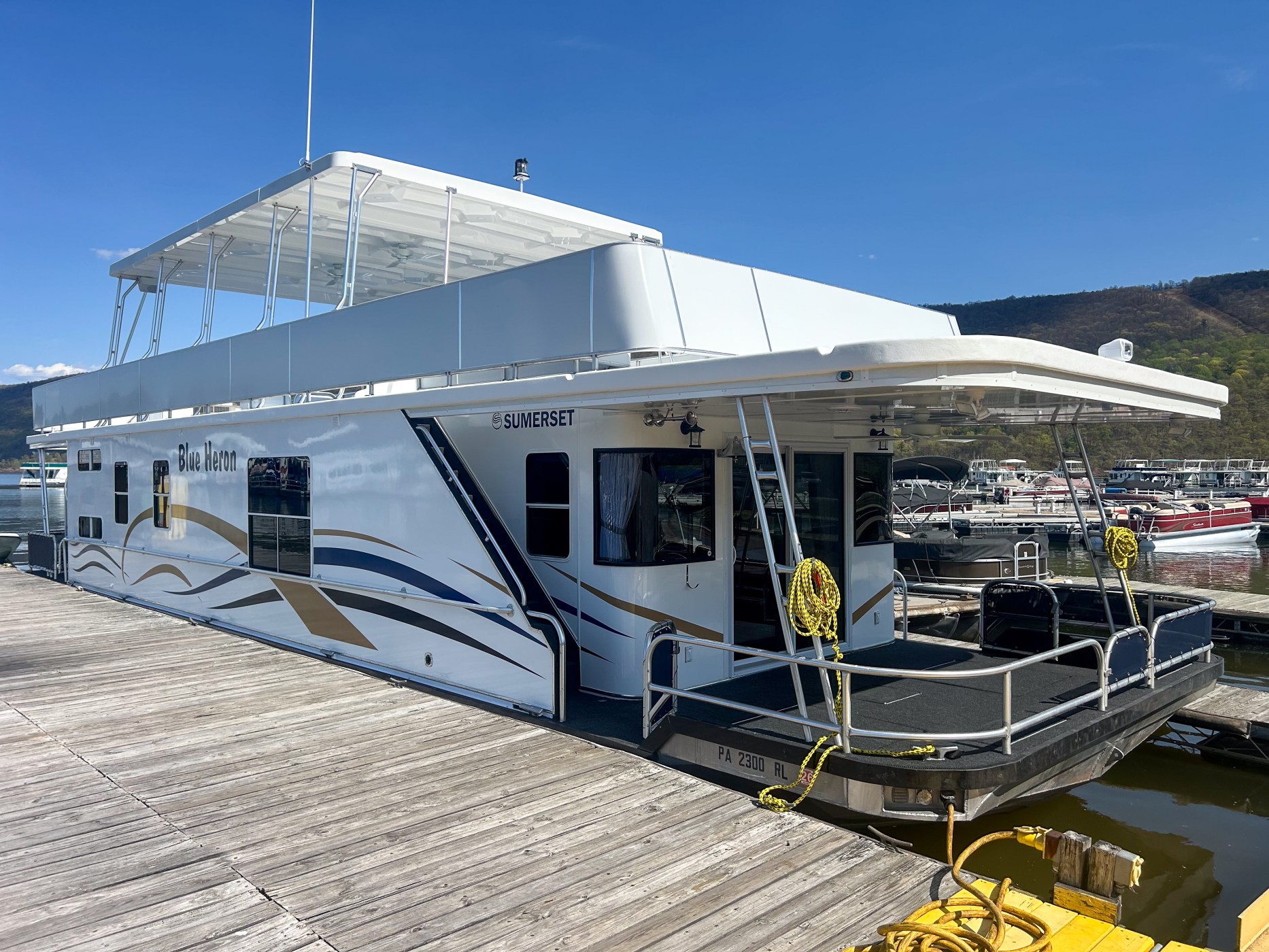 Blue Heron Houseboat Rental | Seven Points Marina